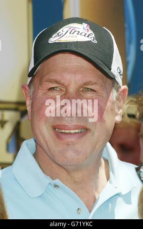 Michael Eisner at the premiere of Around The World In 80 Days in ...