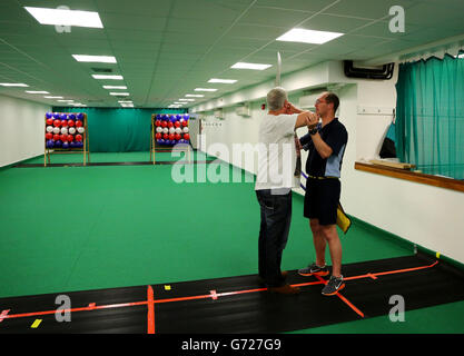 Former soldier Andy Bull (left) of the UK's Blind Military Veterans ...