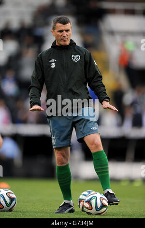Republic of Ireland assistant manager Roy Keane during a training ...