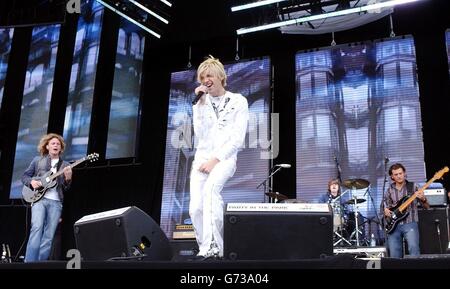 The Calling lead singer Alex Band is shown performing on stage during ...