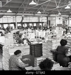 1950s, historical, printing company Hazell, Watson & Viney, showing ...