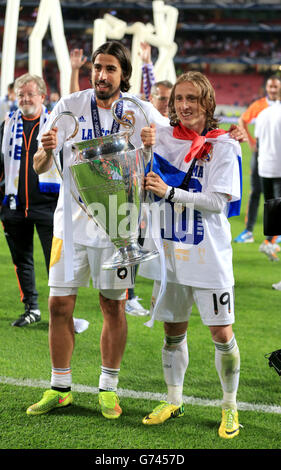 Real Madrid's Luka Modric, right, celebrates after scoring the opening ...