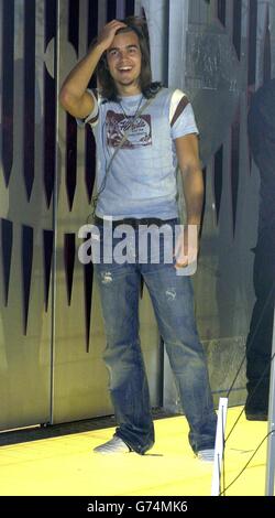 Stuart Wilson is evicted from Big Brother 5 Stock Photo - Alamy
