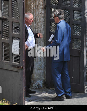 Rik Mayall funeral Stock Photo - Alamy