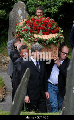 Rik Mayall funeral Stock Photo - Alamy
