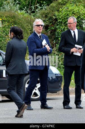 Rik Mayall funeral Stock Photo - Alamy