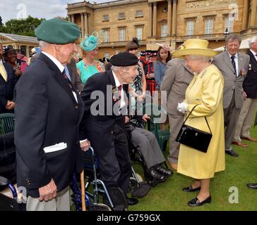 Queen Elizabeth II talks with veteran Lee Aitchison and his wife Linda ...