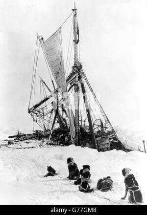 Shackletons ship the Endurance stuck in ice formation in Antarctica ...