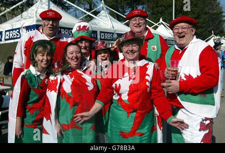 Wales rugby supporters in Rome March 2015 Stock Photo - Alamy