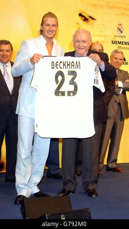 David Beckham (left) holds his new number 23 Real Madrid shirt ...