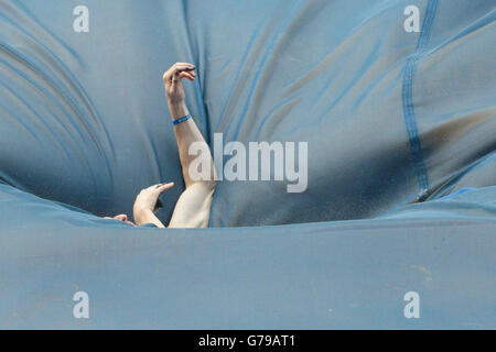 Pole vault athlete falls onto the crash mat during Stock Photo - Alamy