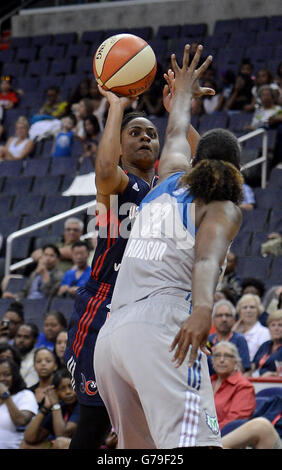 Minnesota Lynx forward Rebekkah Brunson (32) looks to makes a pass ...