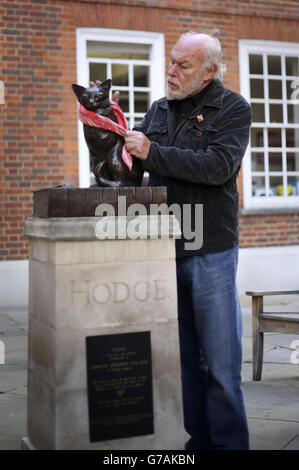 Talking Statues launch Stock Photo - Alamy