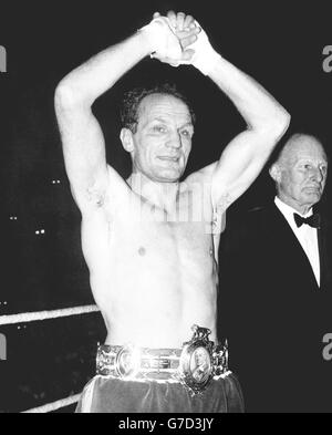 Heavyweight boxer Billy Walker in his training quarters at Blue House ...