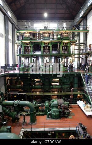 The volunteers who restored the world's largest steam engine at Kempton ...
