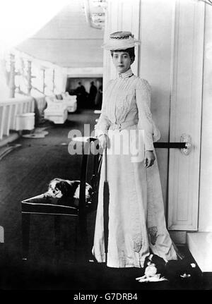 Queen Alexandra with dogs Stock Photo - Alamy