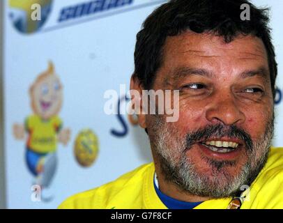 Former Brazilian soccer star Socrates (right) with manager and owner ...