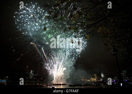 Fireworks between Waterloo and Blackfriars bridge following the Lord ...