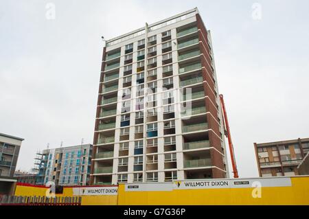 Demolition begins on the last remaining tower block on the Mardyke ...