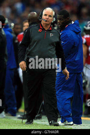 Atlanta Falcons head coach Mike Smith (L) surveys his players before ...