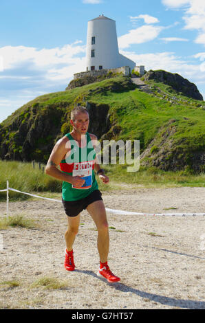 Men and women running in high heels during the OgunquitFest High Heel ...