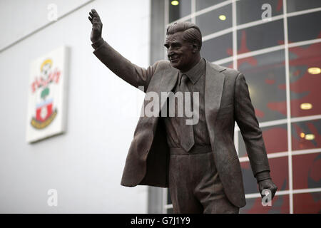 The Ted Bates statue outside Southampton Football Club St. Mary's ...