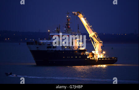 Survey vessel THV Galatea arrives to inspect the car carrier Hoegh ...