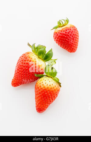Closeup of not fully ripe strawberries Stock Photo - Alamy