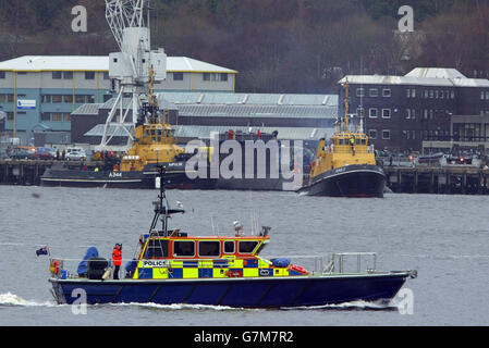 HMCS Chicoutimi, the stricken Canadian submarine that caught fire in ...