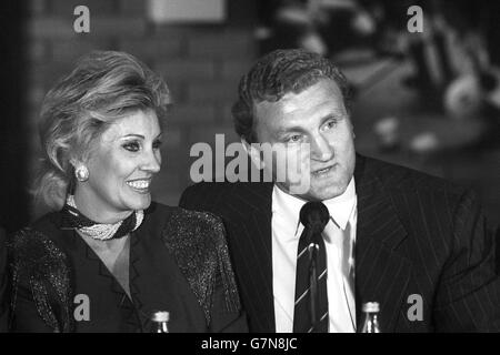 Boxer Joe Bugner and wife. October 1977 P003105 Stock Photo - Alamy