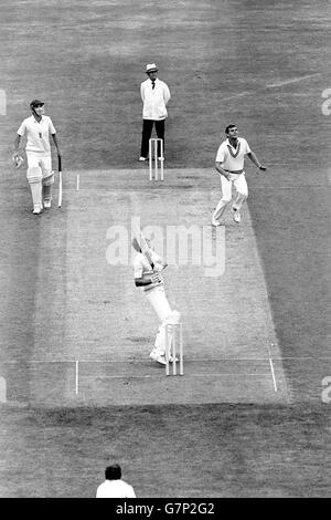 New Zealand batsman Martin Crowe in action as he makes 11 runs in his ...