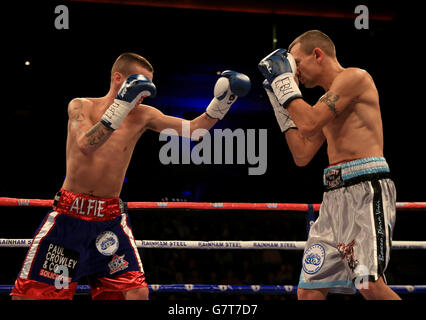 Boxing - Liverpool Echo Arena. Kevin Satchell (left) and Valery Yanchy ...