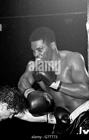 Boxing - Heavyweight Bout - John L. Gardner v Jimmy Young - Wembley ...