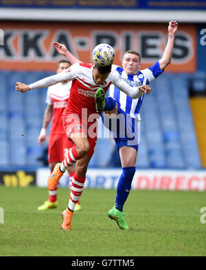 Charlton Athletic's Jordan Cousins and Sheffield Wednesday's Jeremy ...