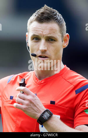 Steven McLean, Scottish Football Association referee, warming up before ...