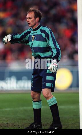 Scotland goalkeeper Jim Leighton in 1998 Stock Photo - Alamy