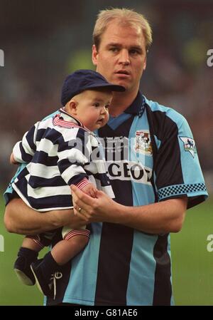 Soccer ... David Busst Testimonial Match ... Manchester United v ...