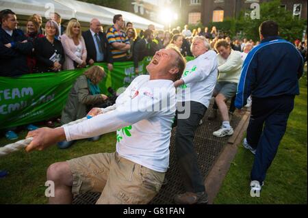 Parliamentary tug of war Stock Photo - Alamy