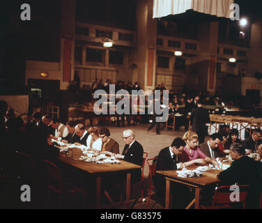 Politics - 1966 General Election - London Stock Photo - Alamy