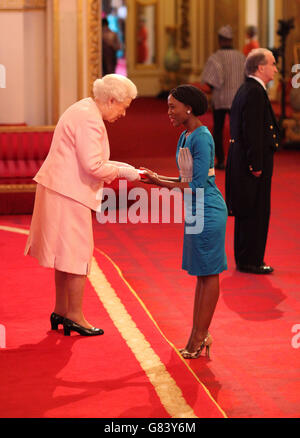 Nosipho Bele from South Africa meets Queen Elizabeth II at Buckingham ...