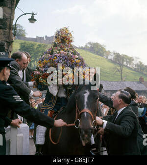 Customs and Traditions - Castleton Garland Day - Castleton, Derbyshire ...