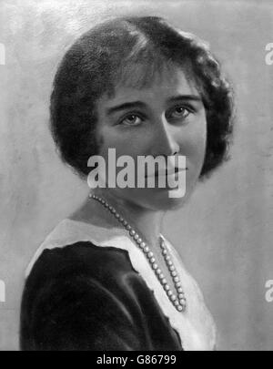 Elizabeth Bowes-Lyon, Duchess of York (and future Queen Mother ...