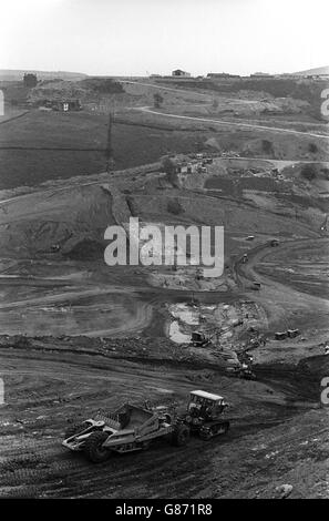 SCAMMONDEN DAM AND M62 MOTORWAY YORKSHIRE ENGLAND Stock Photo - Alamy