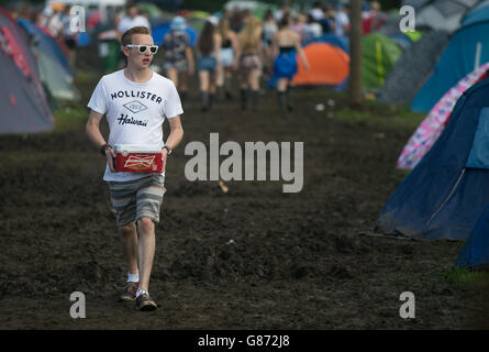 Mud on the first day of the Reading Festival in Berkshire Stock Photo ...