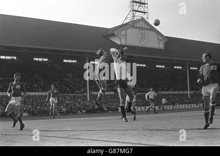 Nottingham Forest goalkeeper Peter Grummitt dives to concede a corner ...