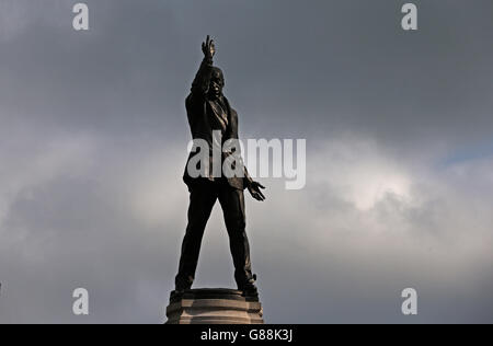 Edward Carson statue in the grounds of Stormont Estate Stock Photo - Alamy