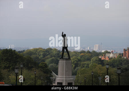 Edward Carson statue in the grounds of Stormont Estate Stock Photo - Alamy