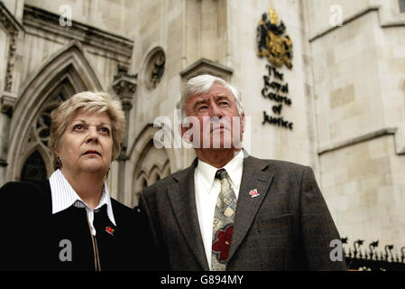 The family of Harry Farr a Private in the First West Yorkshire Regiment ...