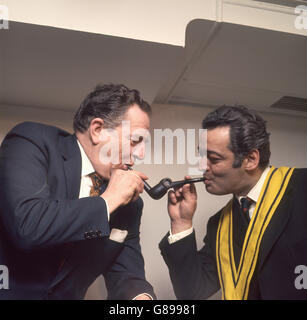 Actor Rupert Davies, Pipeman of 1964, presents the Pipeman of the ...