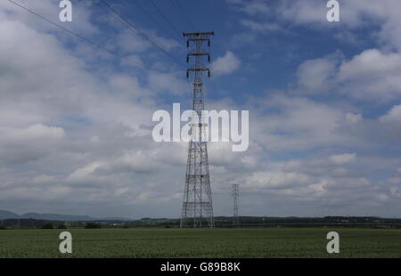 Pylons of the 400kV Forth Crossing the tallest electricity pylons in ...